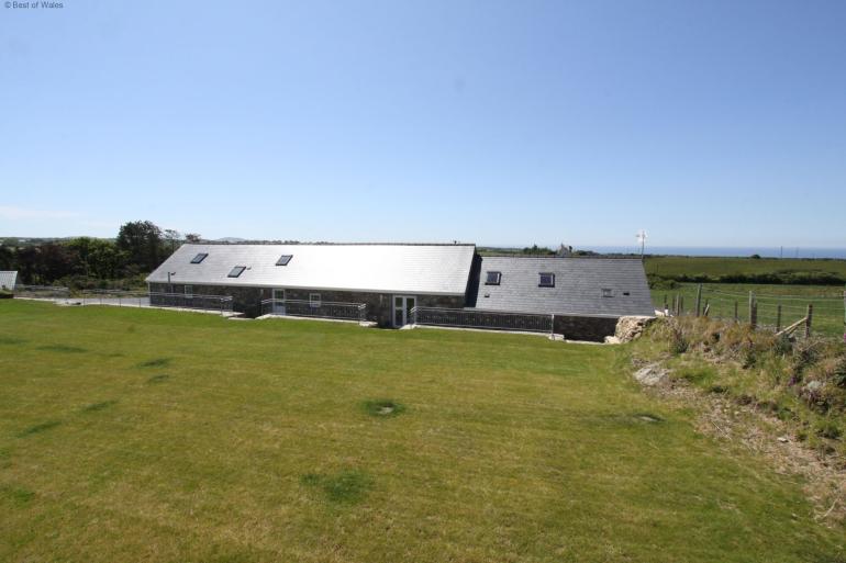 Corlan Lleuddad | Corlan Lleuddad in Llangwnadl