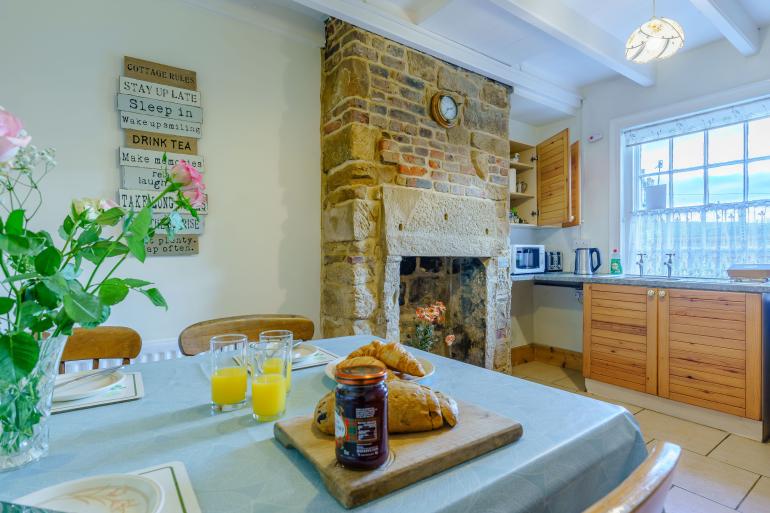 Alice Cottage | Alice Cottage in Robin Hoods Bay