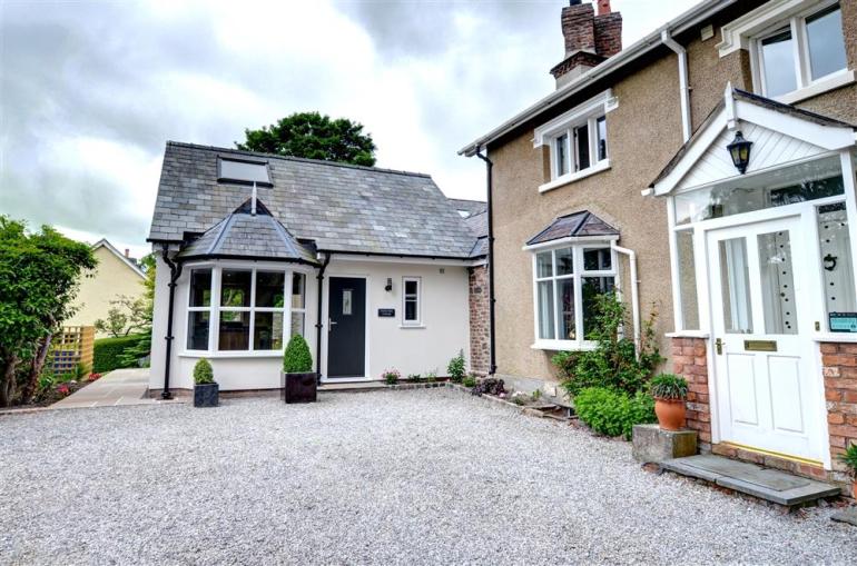 Cedar Tree Cottage | Cedar Tree Cottage in Ruthin