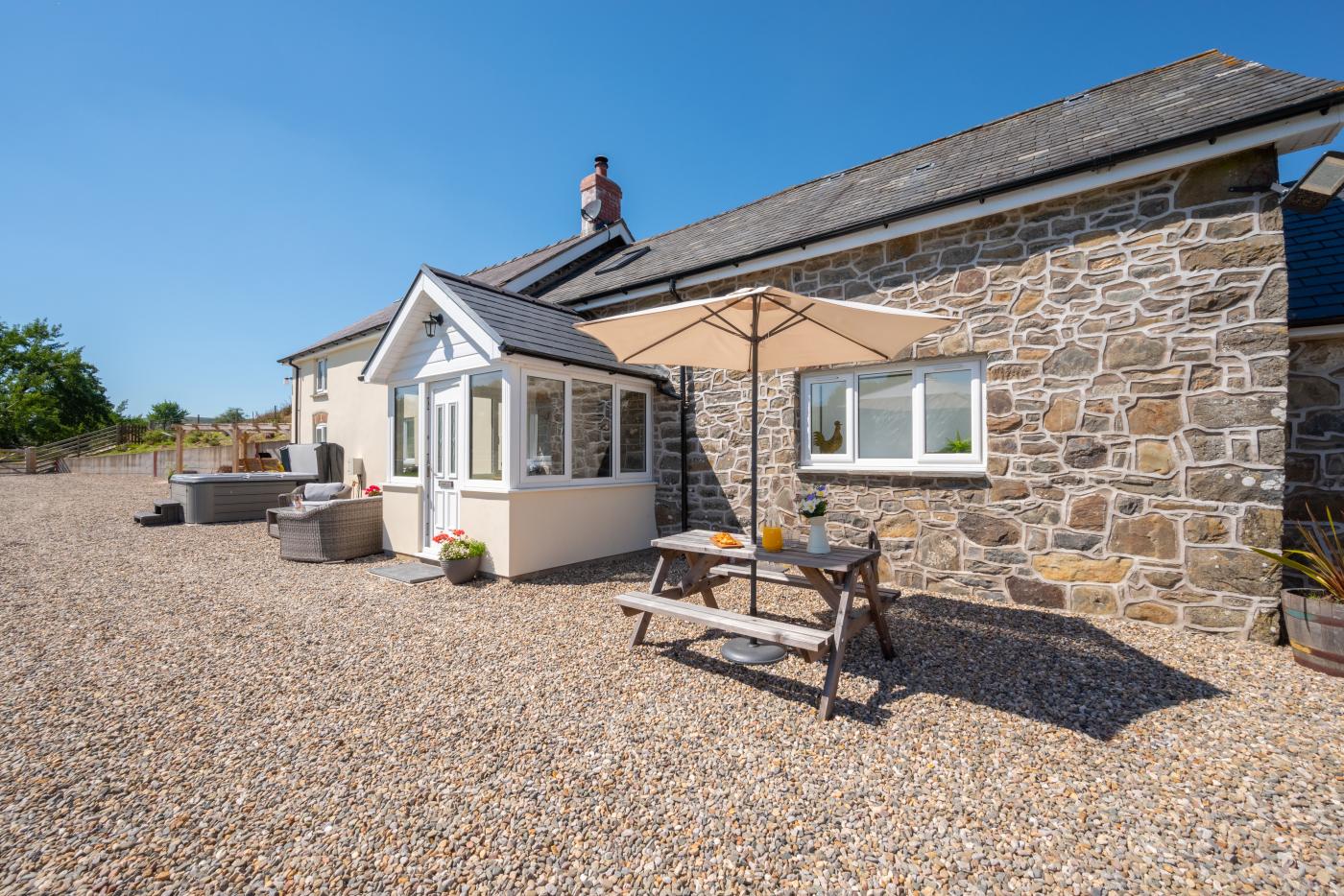 4 Bedroom House in Welshpool - Dog Friendly Holiday Cottage in ...