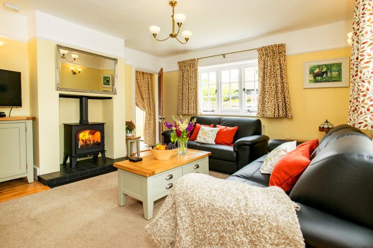 Bumble Bee Cottage | Bumble Bee Cottage in Burley
