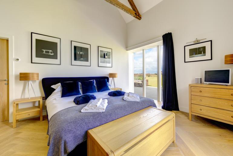 Blue Tile Farm Barn | Blue Tile Farm Barn in Field Dalling