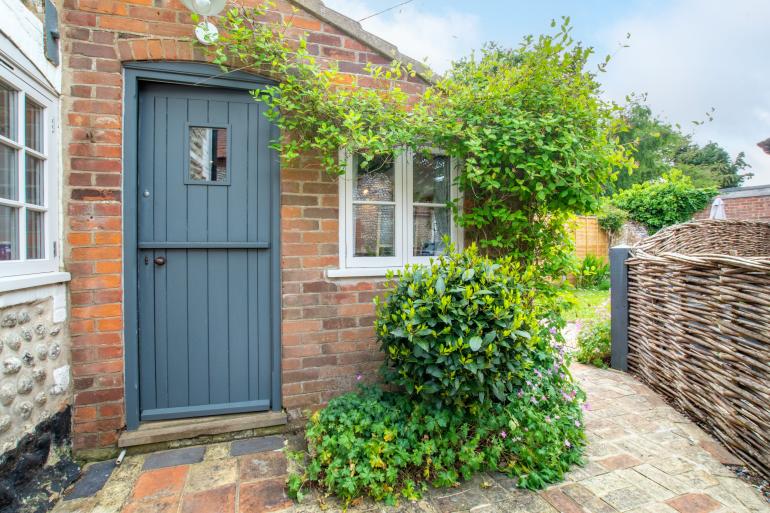 Grove Corner Cottage | Grove Corner Cottage in Roughton