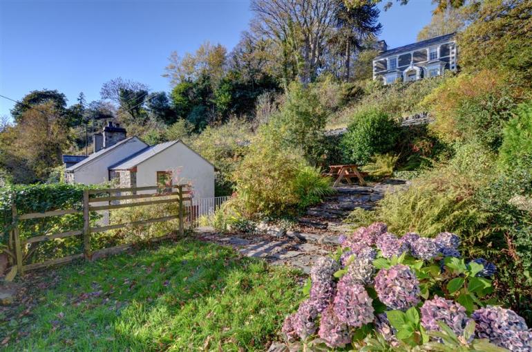 2 Efail Wen | 2 Efail Wen in Penrhyndeudraeth