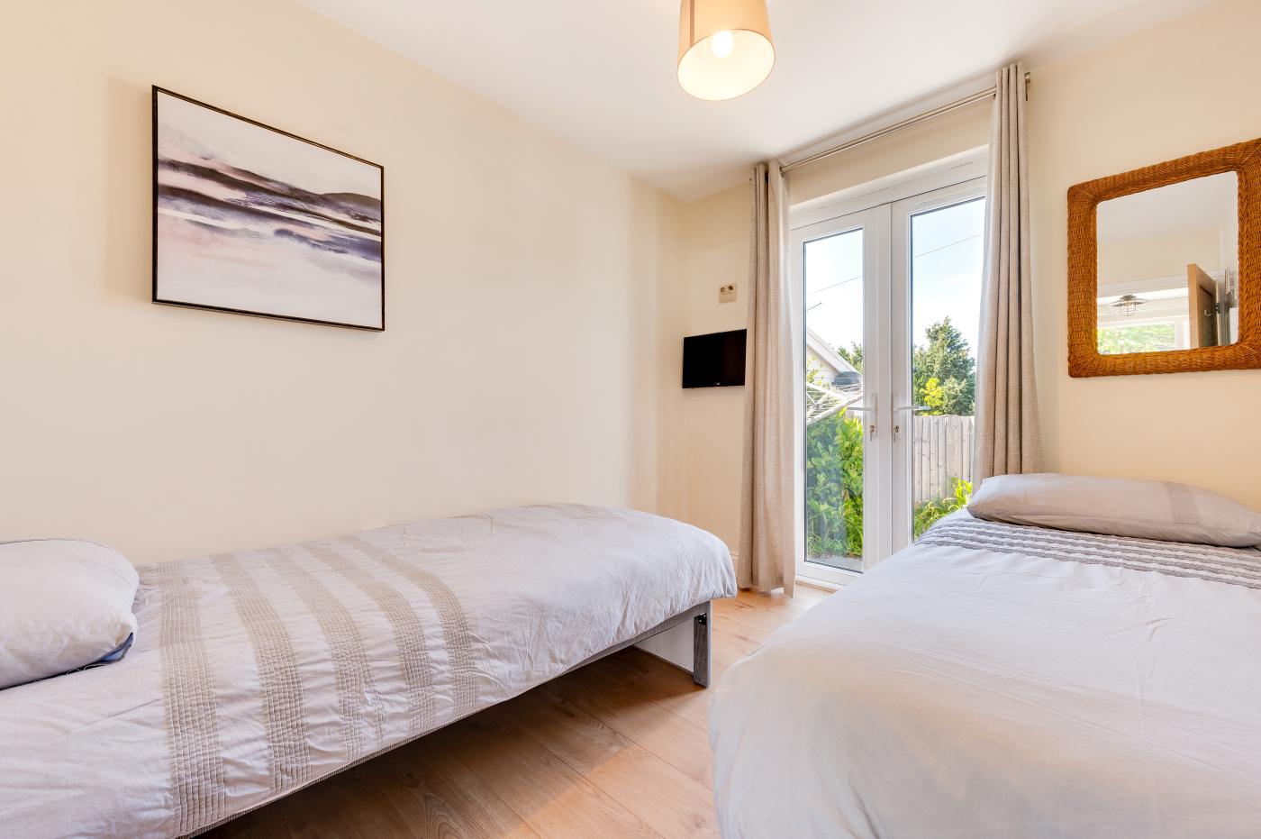 2 Bedroom House in Mumbles - Dog Friendly Holiday Cottage in Mumbles ...