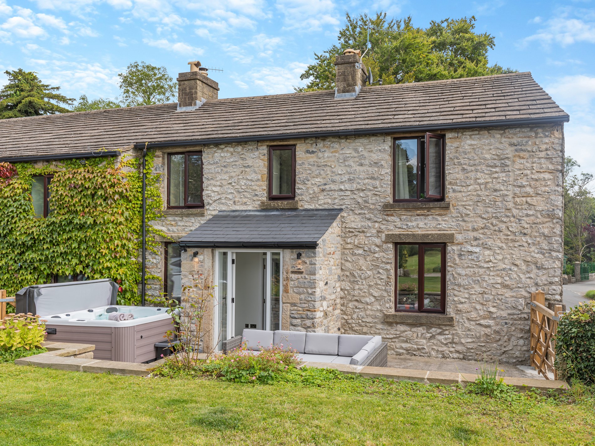 Brough Cottage | Brough Cottage in Bradwell, near Hope Valley, Derbyshire