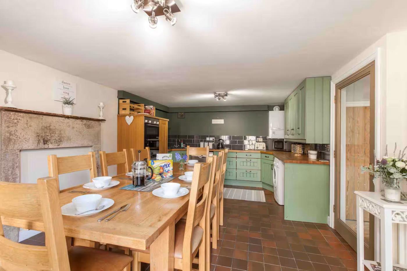 4 Bedroom Cottage in Stoney Middleton - Dog Friendly Holiday Cottage in ...