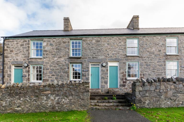 Nant - Gorllwyn | Nant - Gorllwyn in Llithfaen, near Nefyn, North Wales