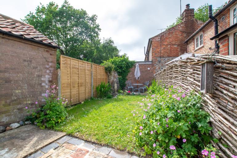 Grove Corner Cottage | Grove Corner Cottage in Roughton