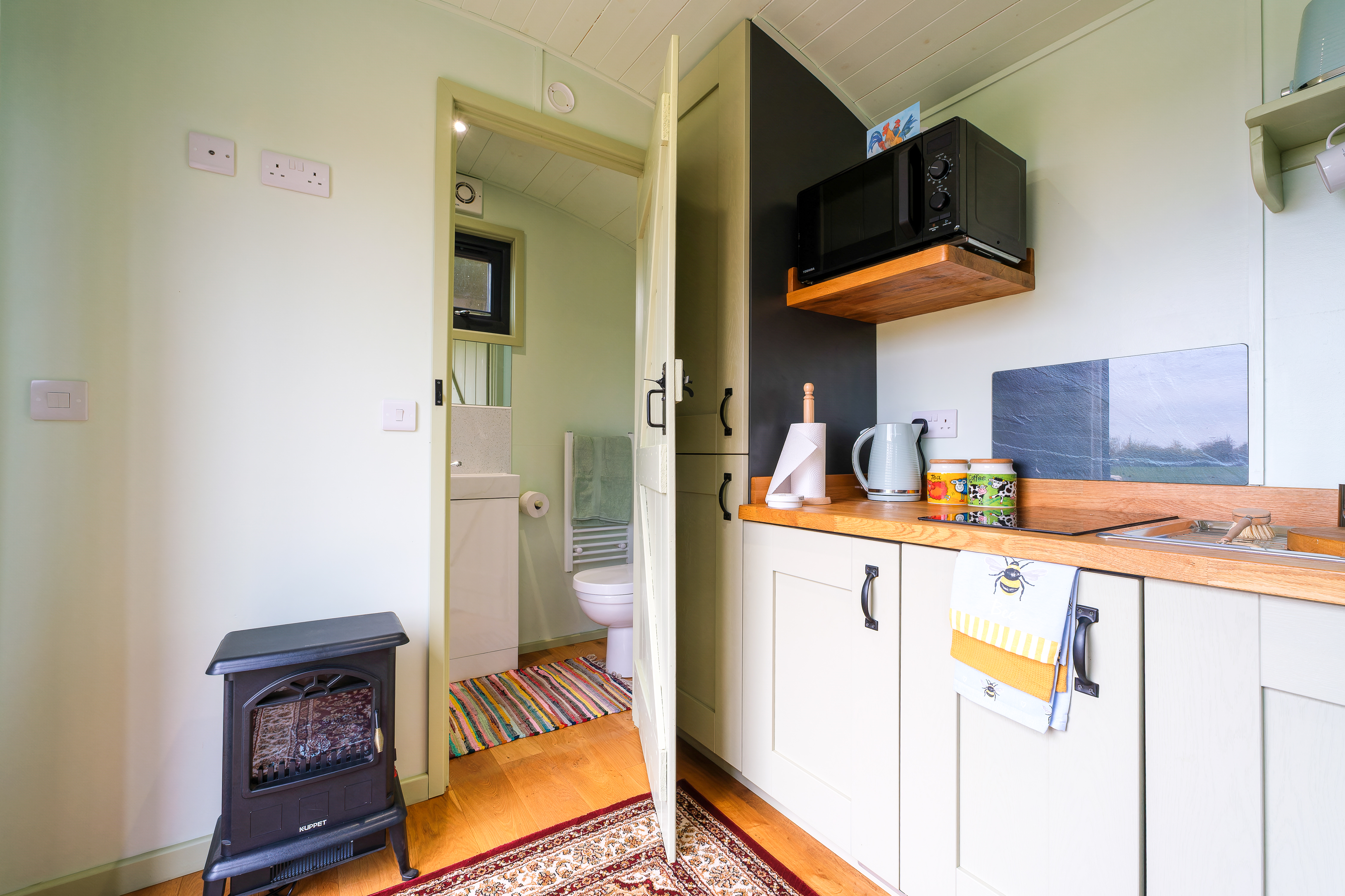 Sanctuary View Shepherds Hut | Sanctuary View Shepherds Hut in Raunds ...