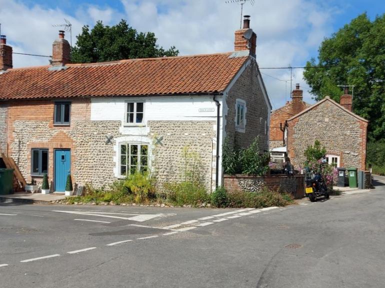 Grove Corner Cottage | Grove Corner Cottage in Roughton