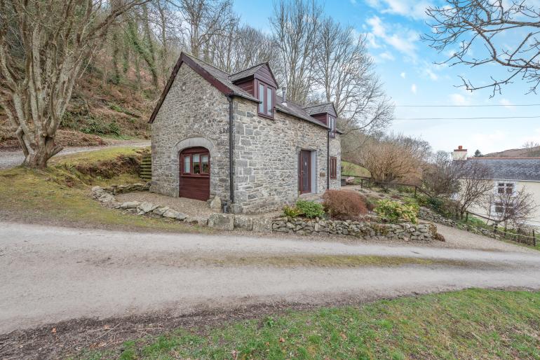 Cwmbach | Cwmbach in Cross Inn
