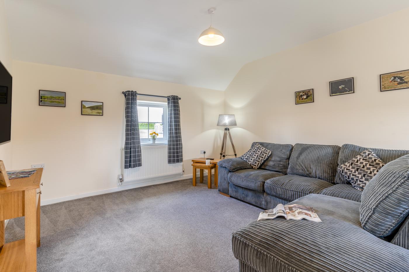 2 Bedroom Cottage in Red Roses - Dog Friendly Holiday Cottage in Red ...