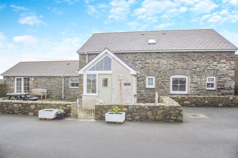 Fferm Yr Efail | Fferm Yr Efail in Llanfwrog