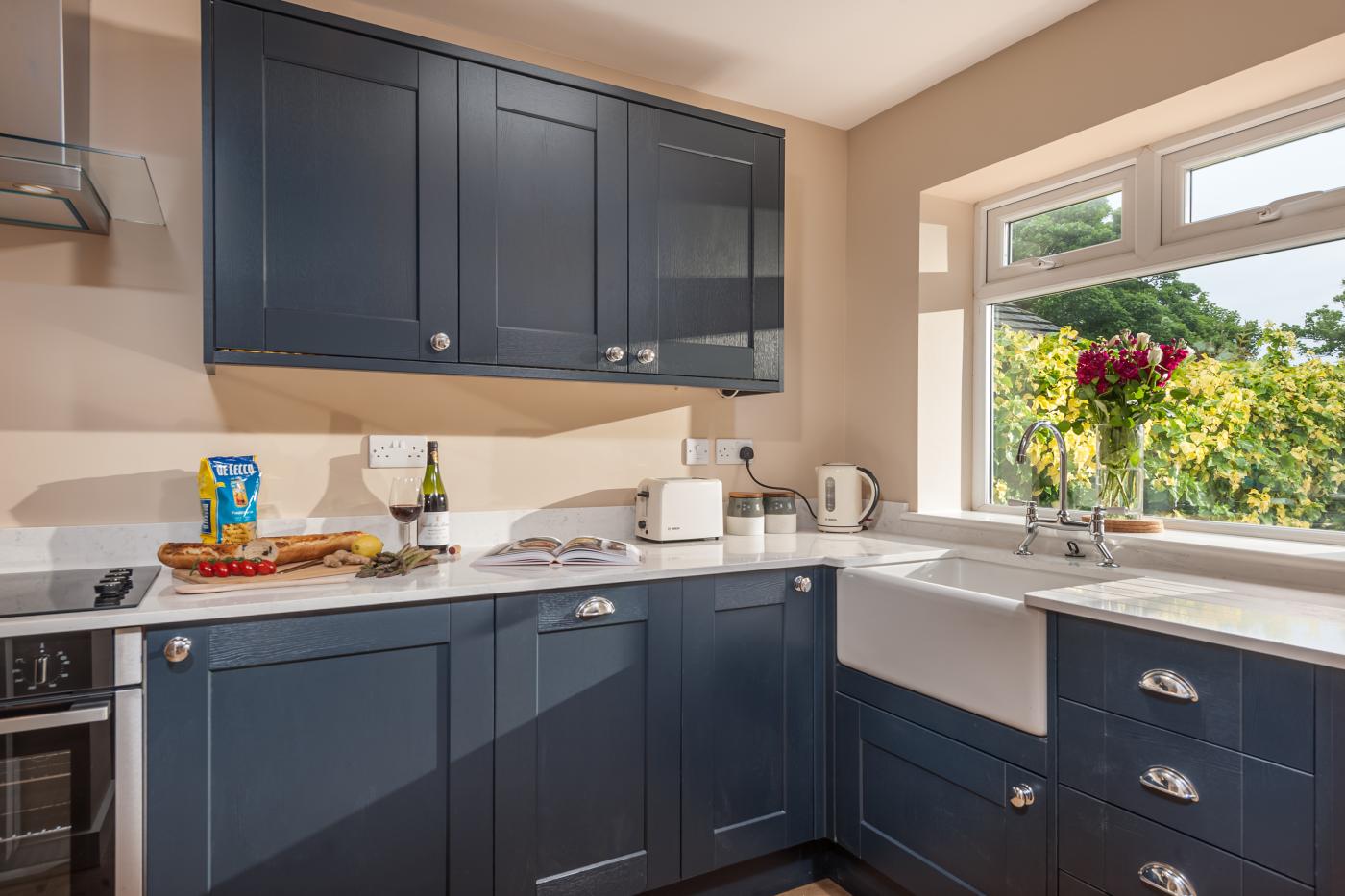 2 Bedroom Cottage in North Sunderland - Dog Friendly Holiday Cottage in ...