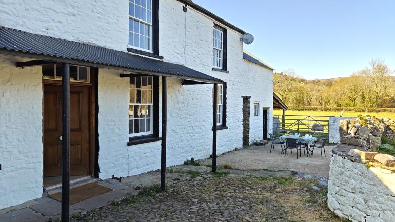 Lower Lock Cottage | Lower Lock Cottage in Llangynidr