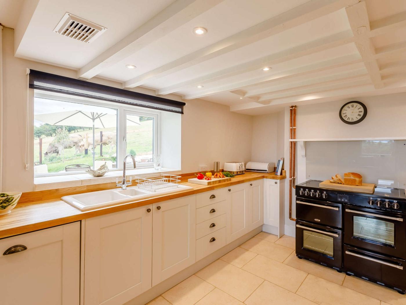 4 Bedroom Cottage in Welshpool - Dog Friendly Holiday Cottage in ...
