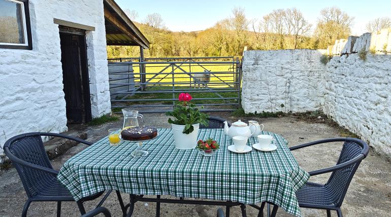 Lower Lock Cottage | Lower Lock Cottage in Llangynidr