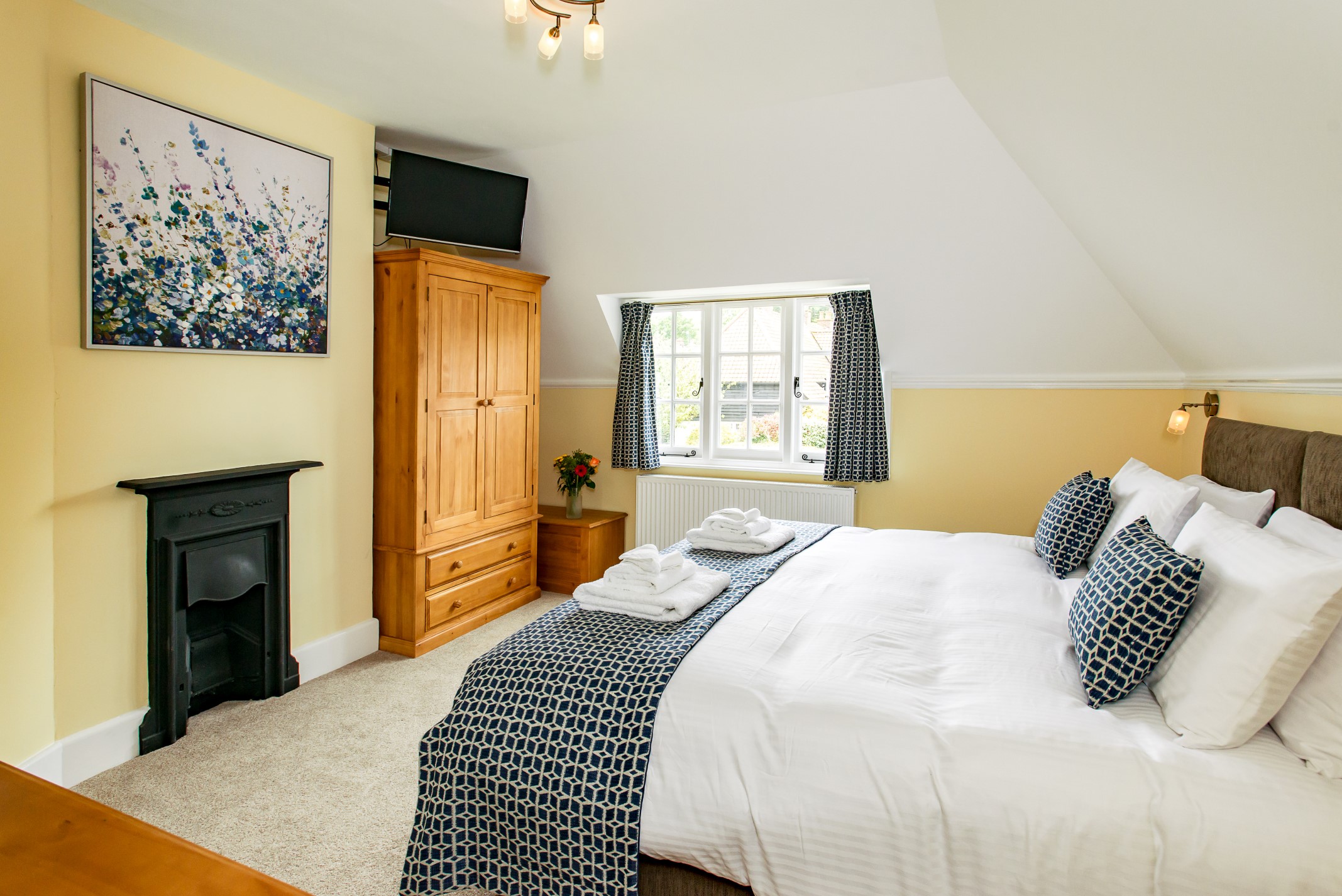 Bumble Bee Cottage | Bumble Bee Cottage in Burley, near Ringwood, Hampshire