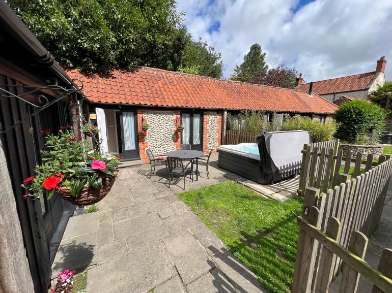 Rainbow Cottage | Rainbow Cottage in Roughton