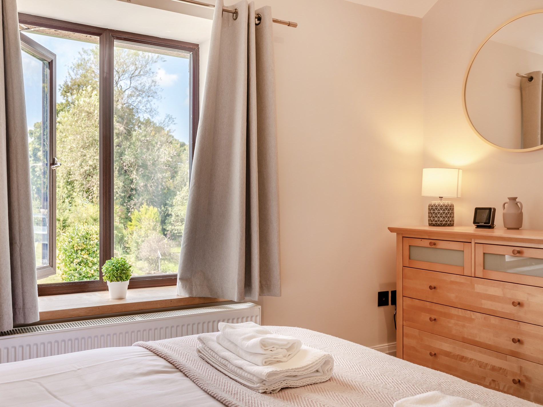 Brough Cottage | Brough Cottage in Bradwell, Hope Valley, Derbyshire
