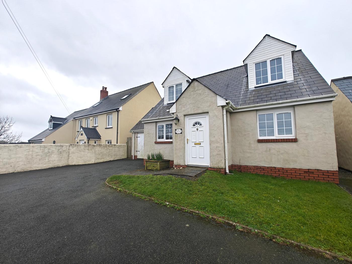 3 Bedroom Cottage in Pen Y Cwm - Dog Friendly Holiday Cottage in Pen Y ...