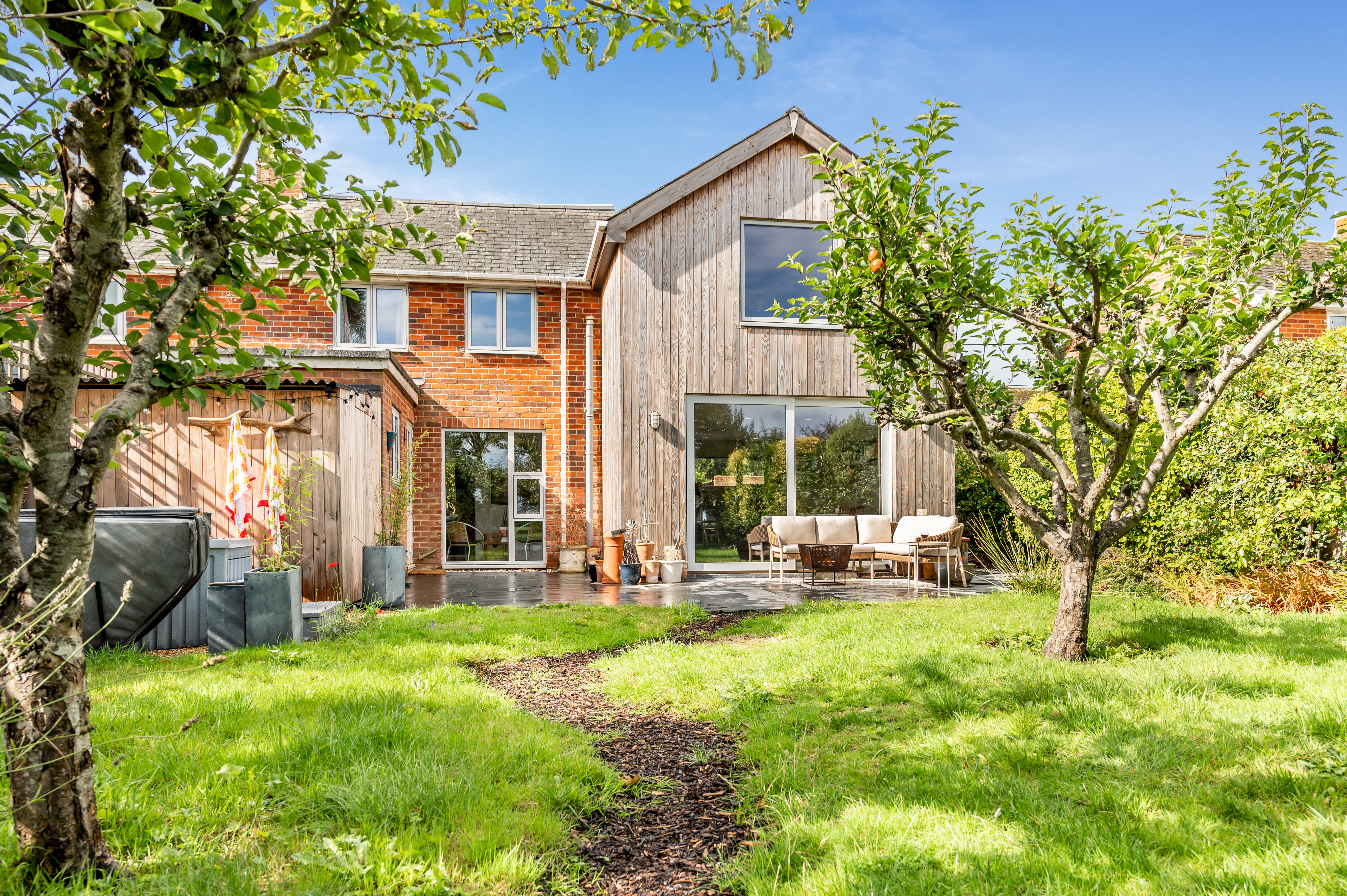 Field View Cottage | Field View Cottage in Lymington, Hampshire