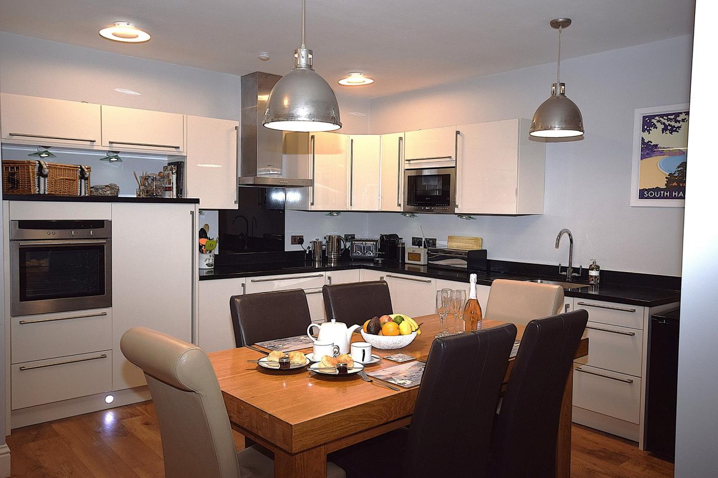 2 Bedroom Apartment in Torcross - Dog Friendly Holiday Cottage in ...