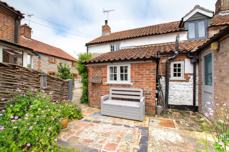 Grove Corner Cottage | Grove Corner Cottage in Roughton