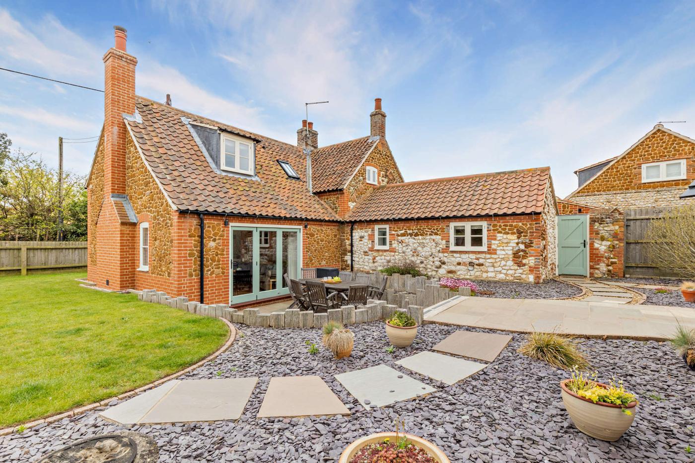 3 Bedroom Cottage in Ringstead - Dog Friendly Holiday Cottage in ...
