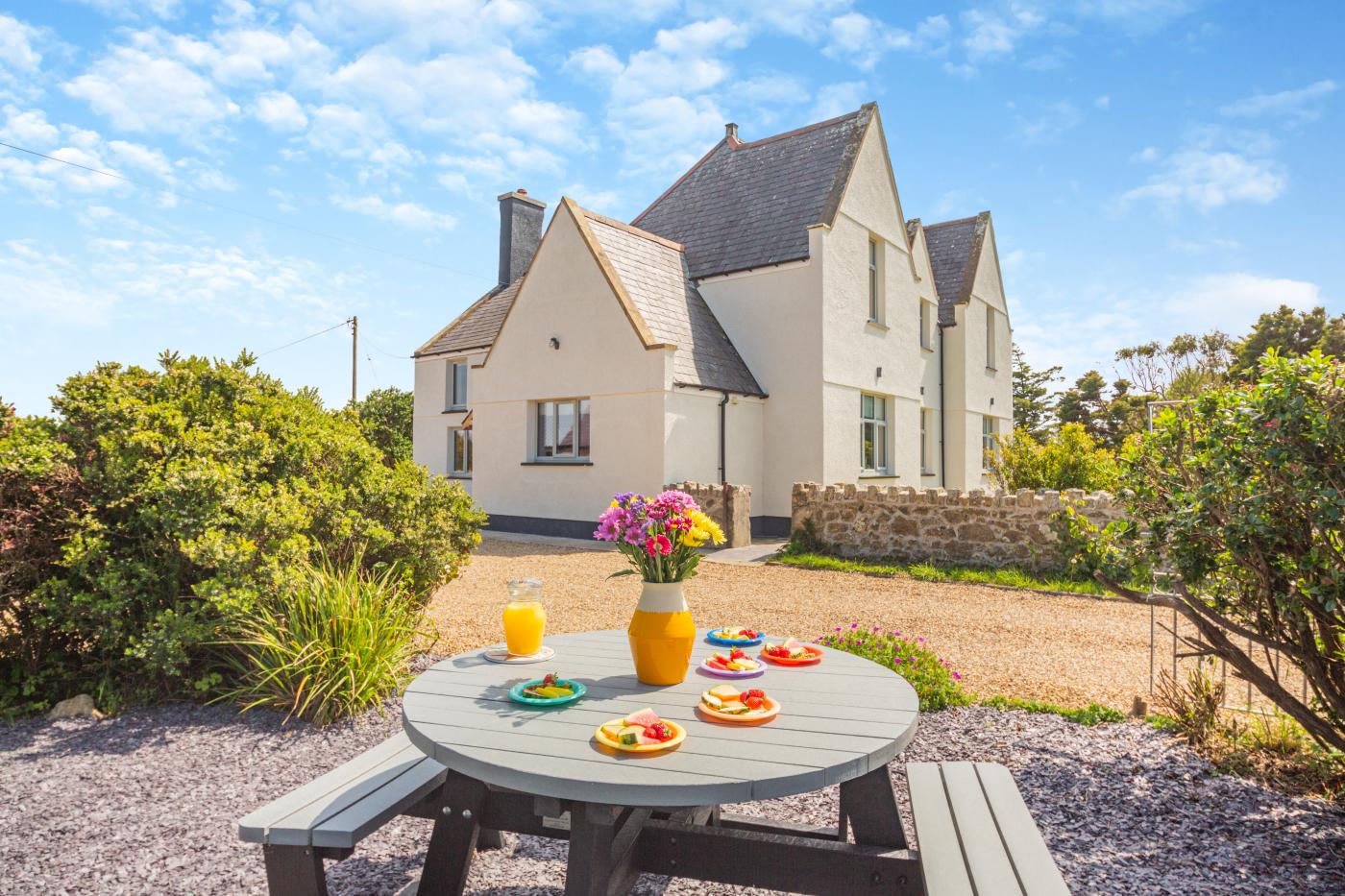 5 Bedroom Cottage in Llangwnadl - Dog Friendly Holiday Cottage in ...