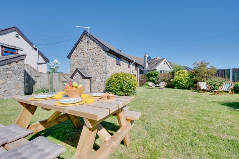 Cob Cottage | Cob Cottage in Gower