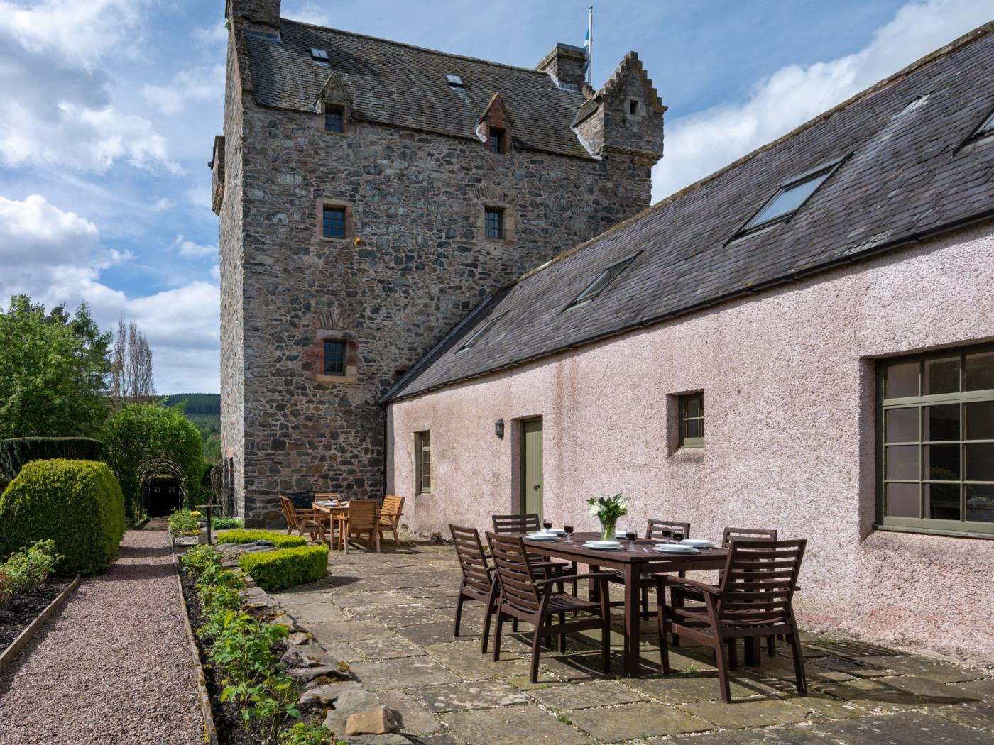 5 Bedroom Castle in Selkirk - Dog Friendly Holiday Cottage in Selkirk ...