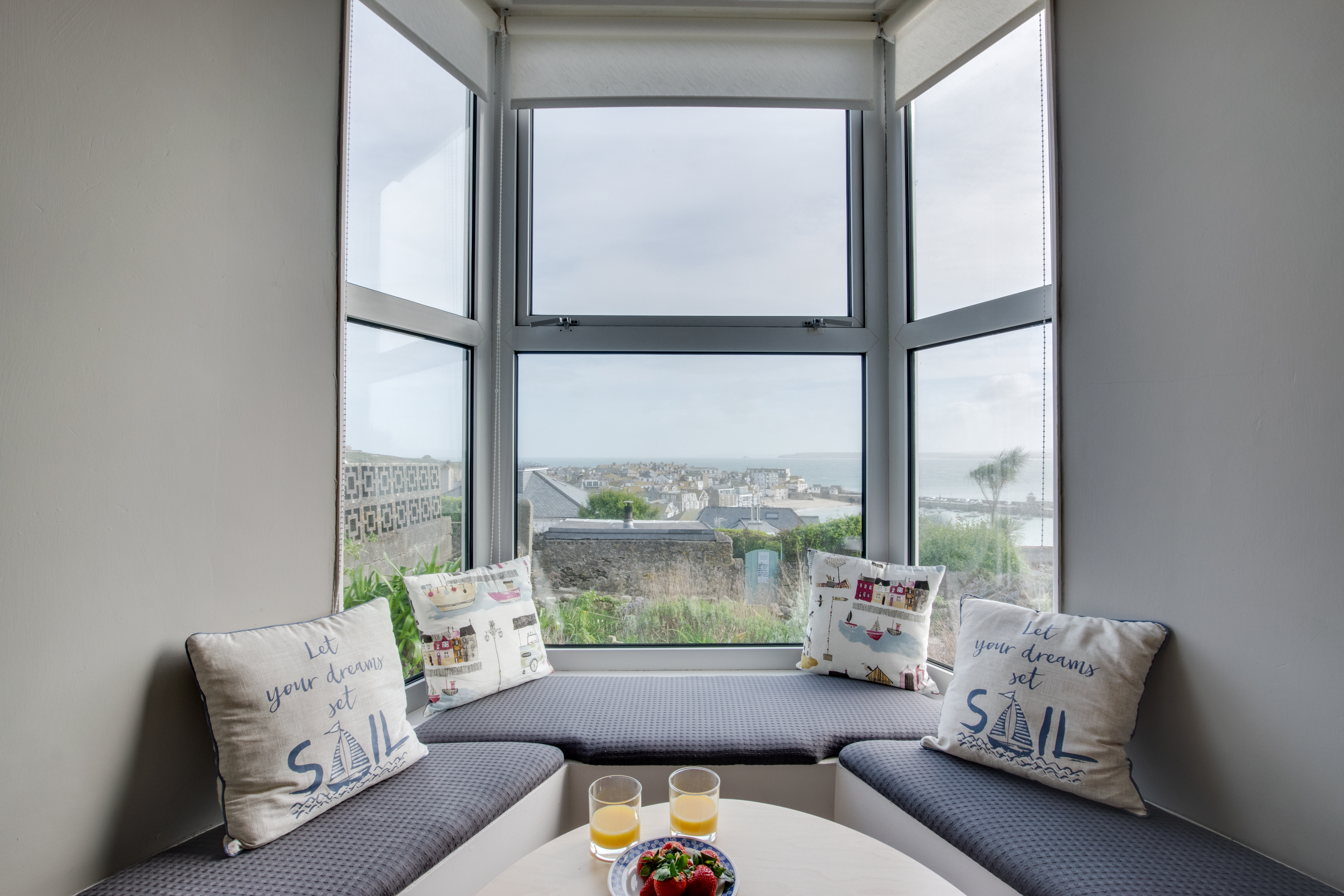 Flat 2, 7 Barnoon Terrace | Flat 2, 7 Barnoon Terrace in St Ives, Cornwall