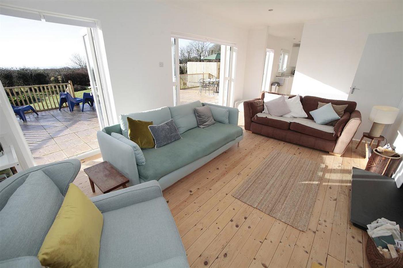 3 Bedroom House in Gower - Dog Friendly Holiday Cottage in Gower, South ...