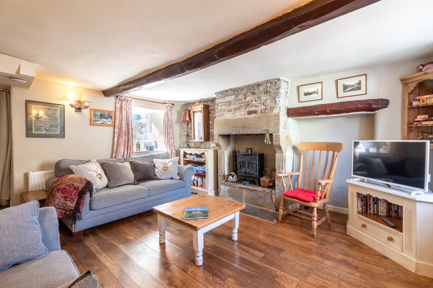 2 Bedroom Cottage in Castleton - Dog Friendly Holiday Cottage in ...