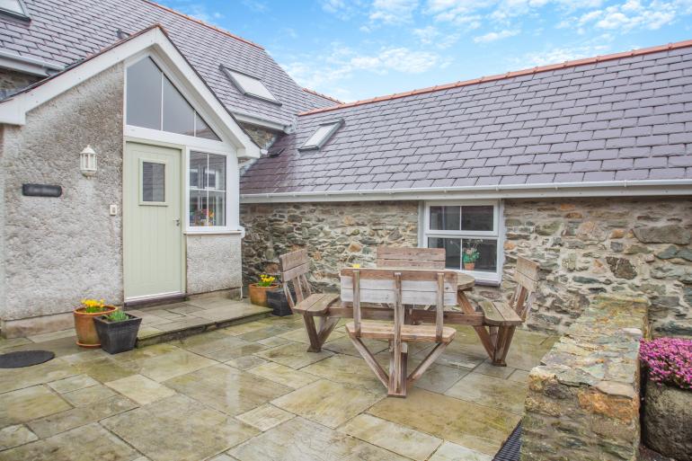 Fferm Cwt Drecs | Fferm Cwt Drecs in Llanfwrog