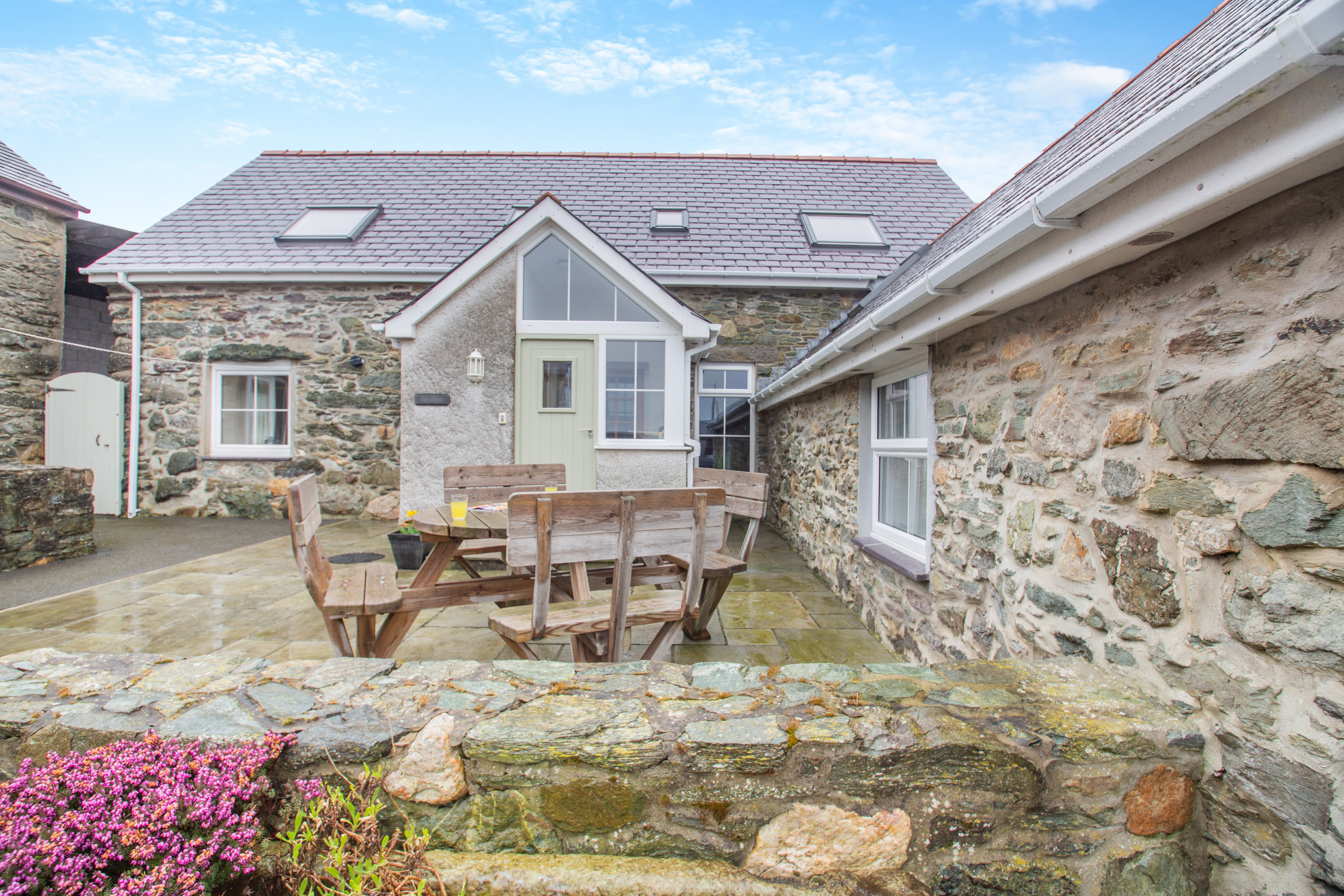 Fferm Cwt Drecs | Fferm Cwt Drecs in Llanfwrog, North Wales