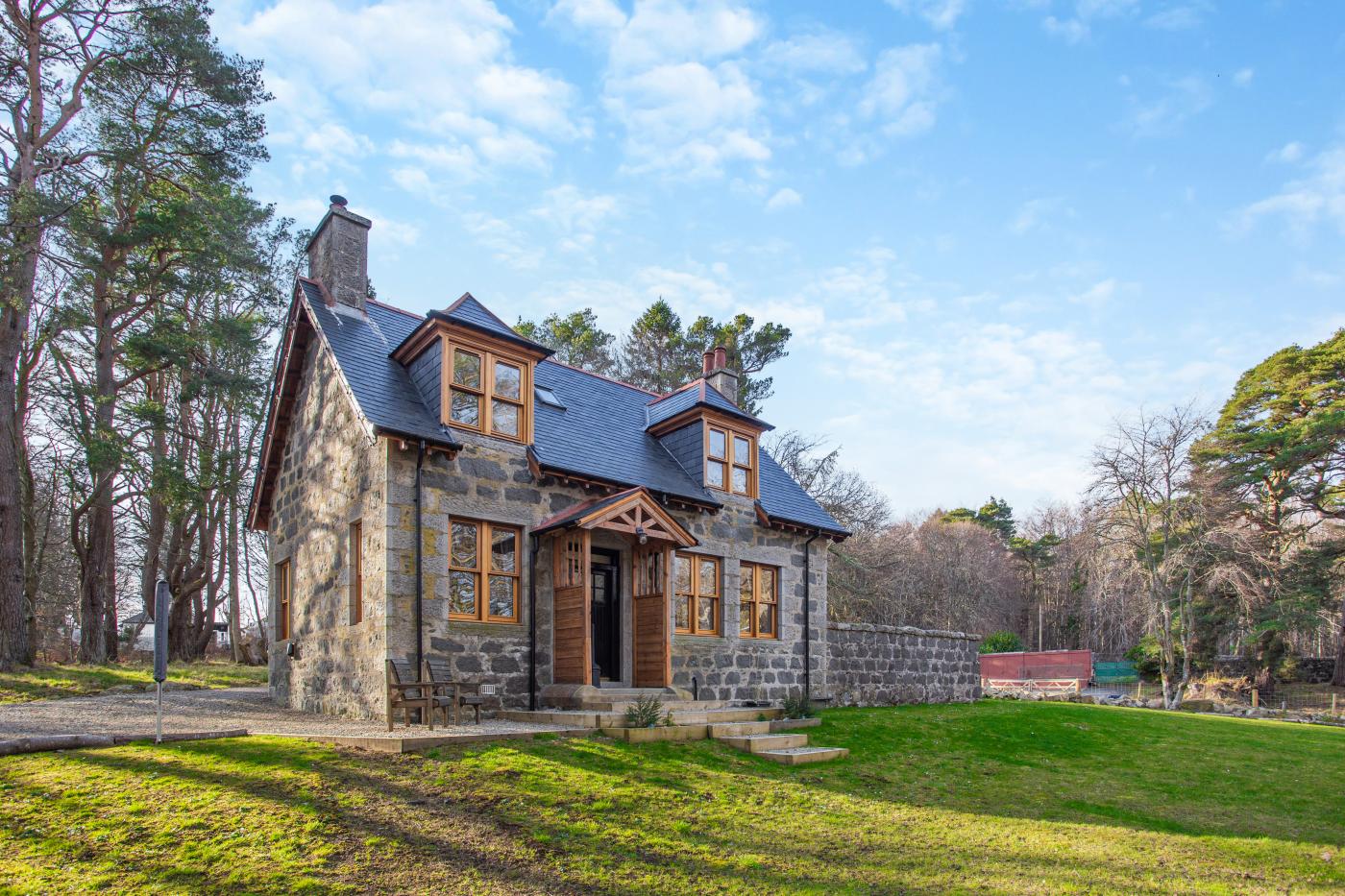 3 Bedroom Cottage in Huntly - Dog Friendly Holiday Cottage in Huntly ...