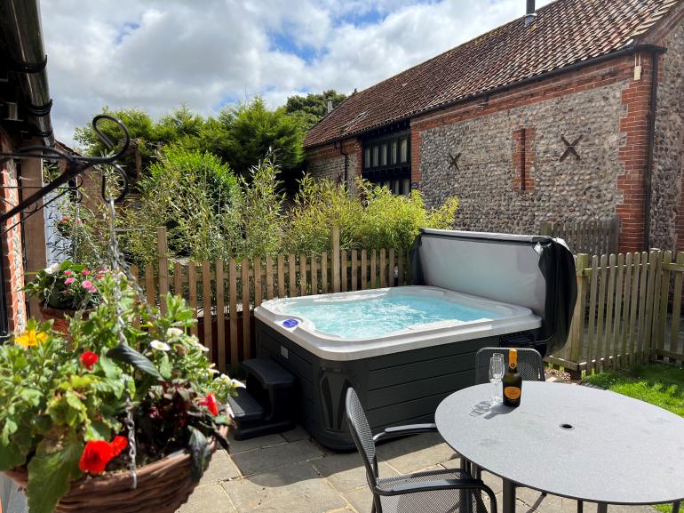 Rainbow Cottage | Rainbow Cottage in Roughton