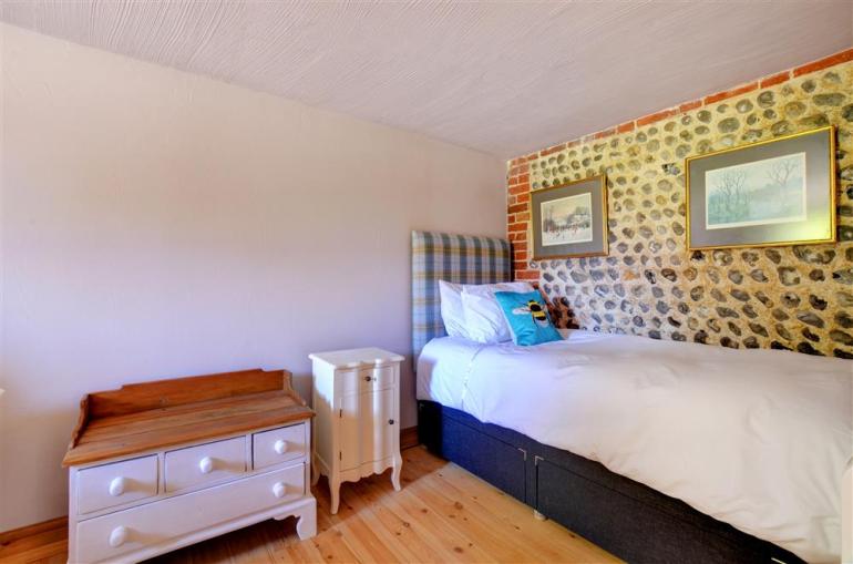 Hawthorne and Rainbow Cottage | Hawthorne and Rainbow Cottage in Roughton