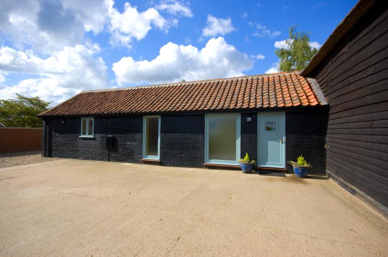 Burtons Farm Barn | Burtons Farm Barn in Loddon