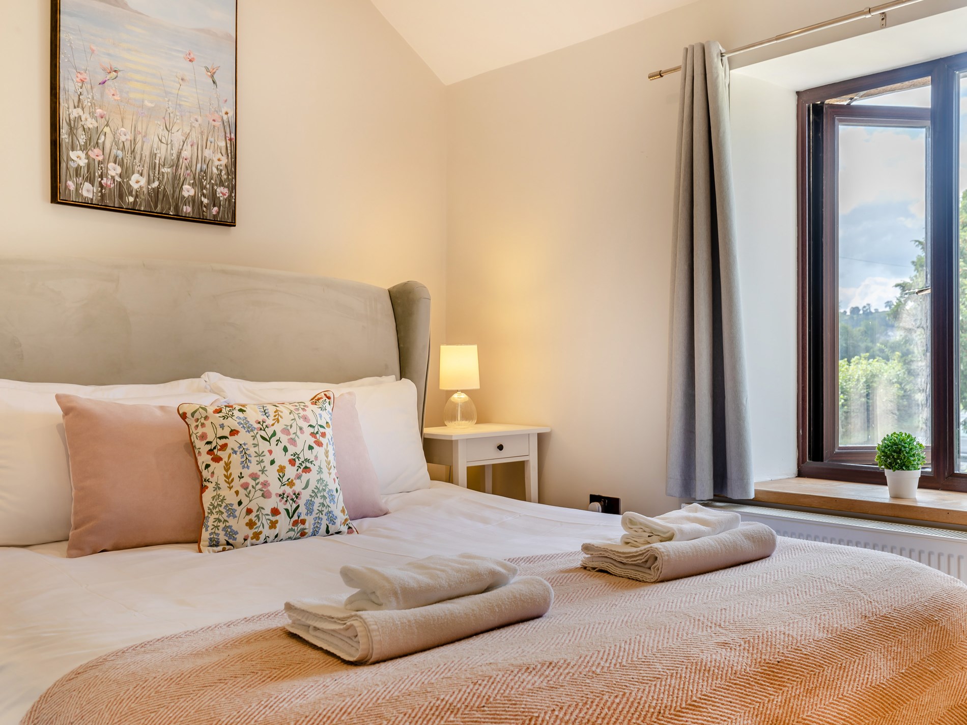 Brough Cottage | Brough Cottage in Bradwell, Hope Valley, Derbyshire