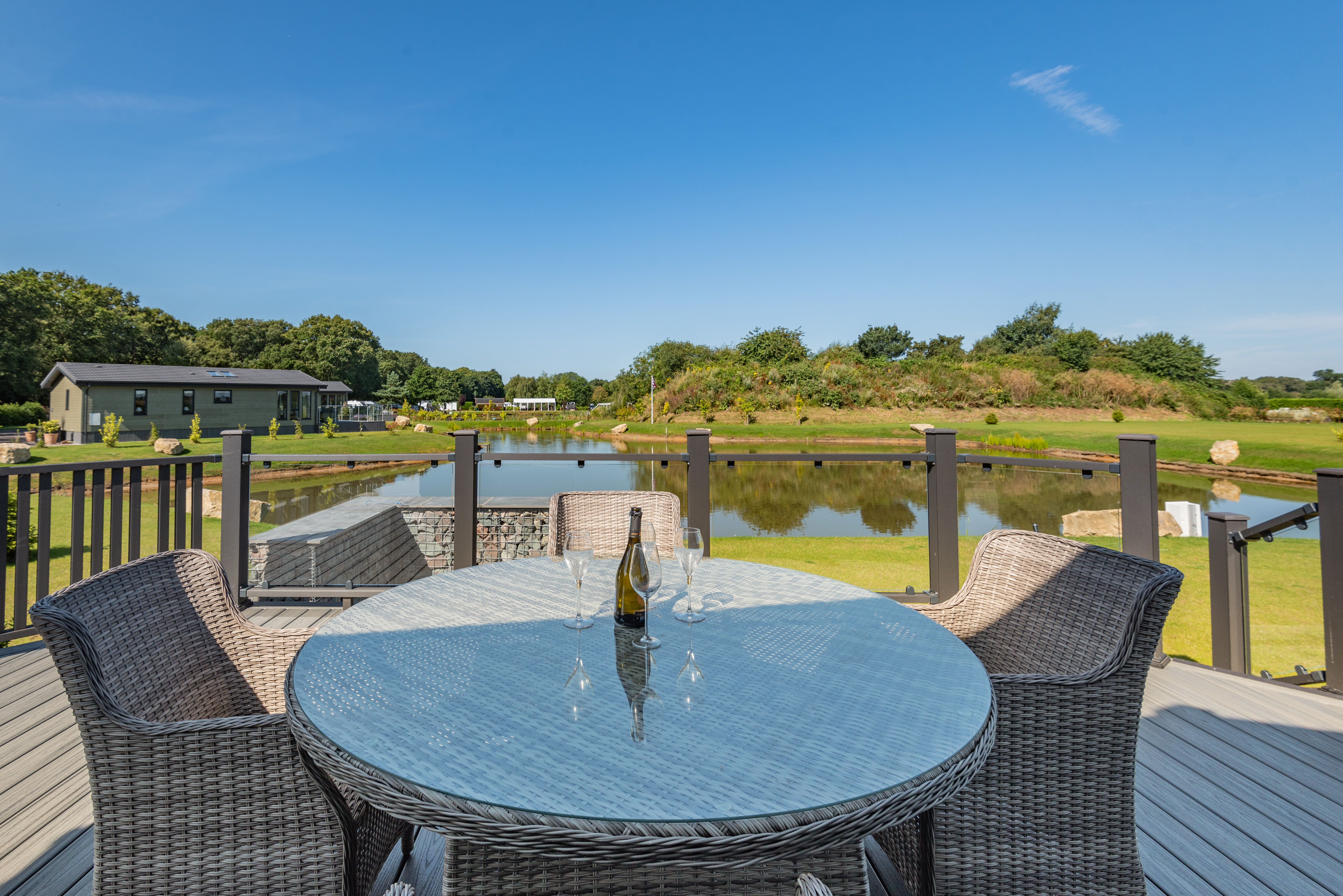 Lakeside Pine Lodge | Lakeside Pine Lodge in Thorney, near Newark ...