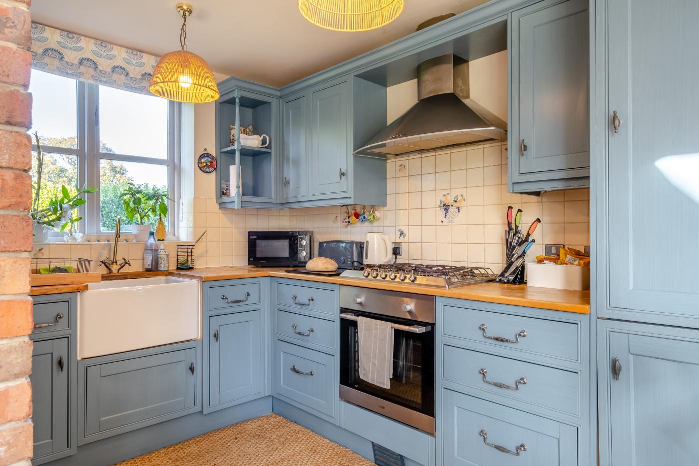 3 Bedroom House in Upton - Dog Friendly Holiday Cottage in Upton, South ...